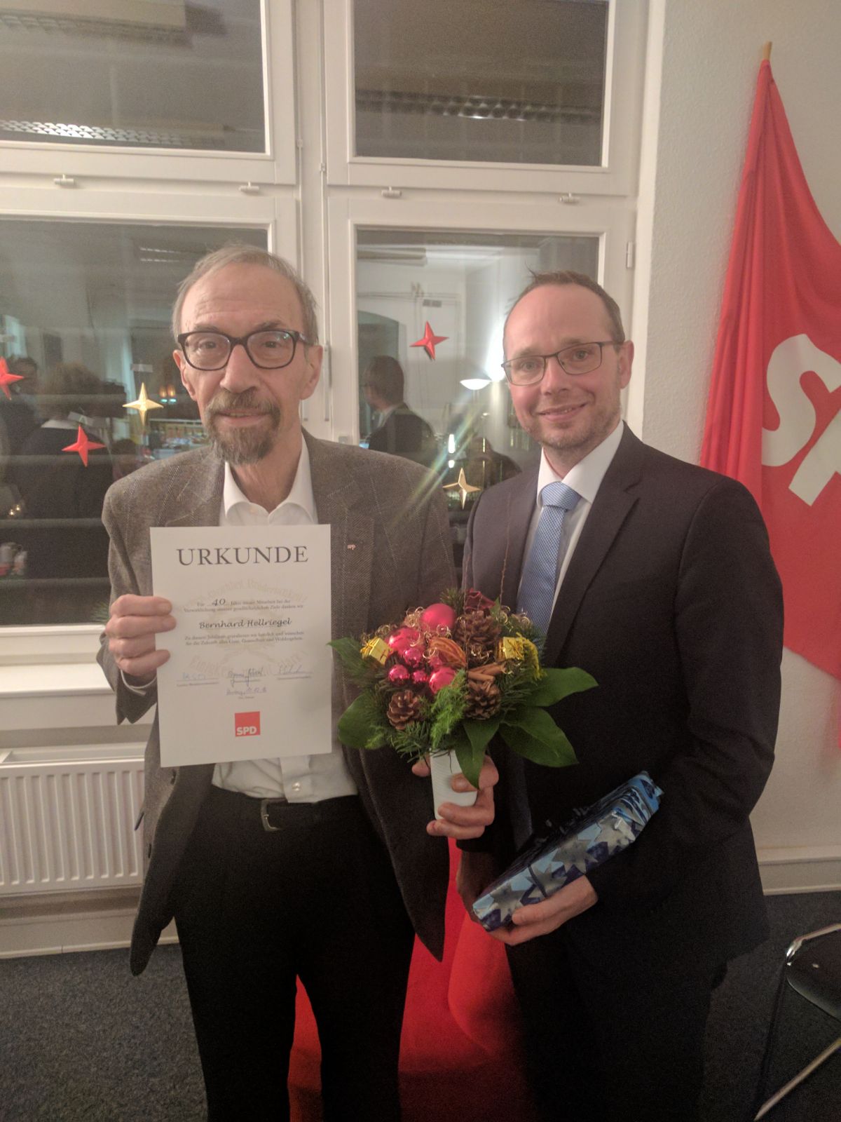 Bernhard Hellriegel für 40 Jahre in der SPD geehrt – Weihnachtsfeier der Marmstorfer SPD – Sören ...